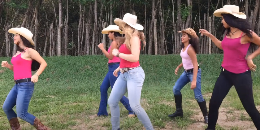 Five Cowgirls Line Dance To 1990s Greatest Hit And I’m Sure You Gonna ...